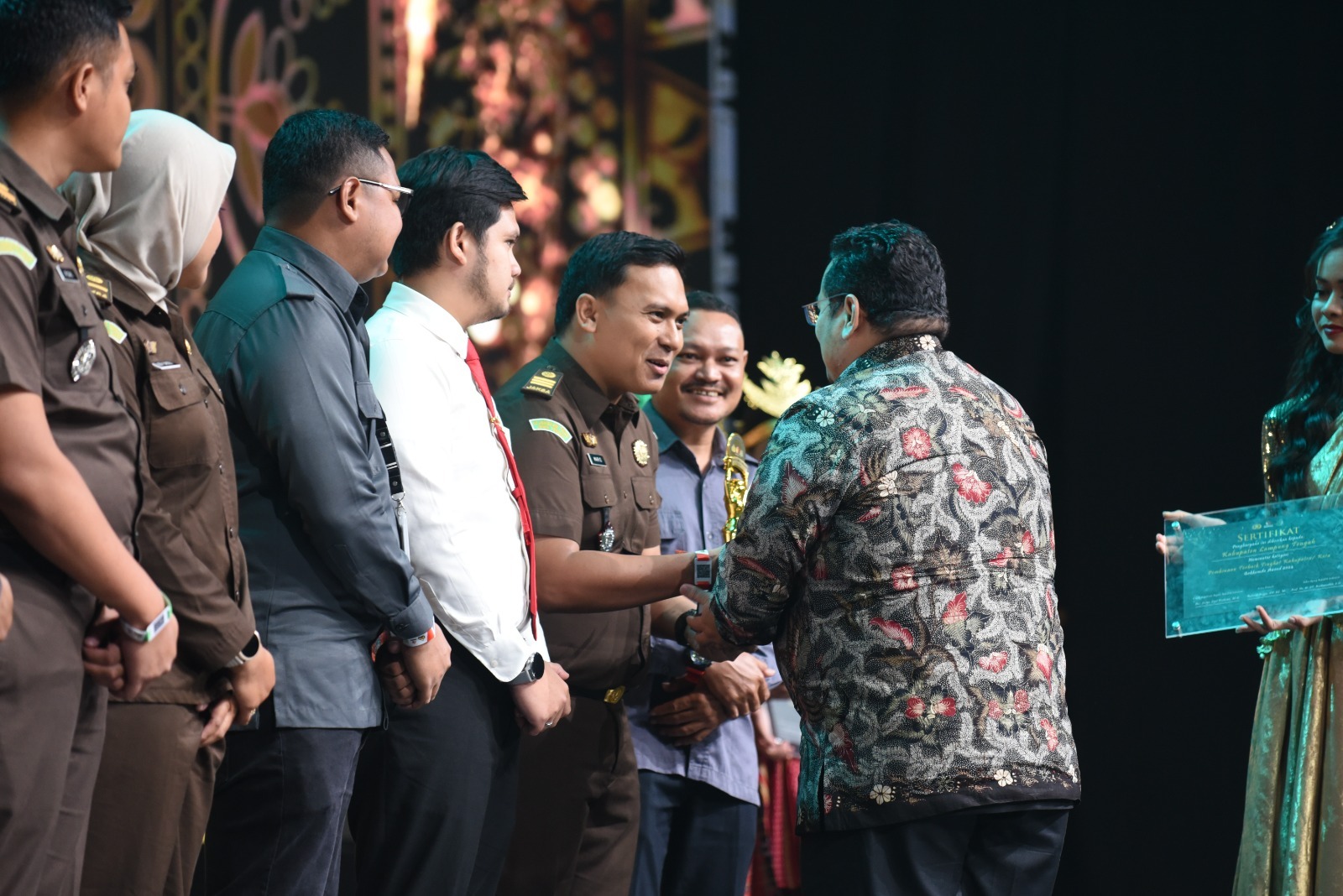 Gakkumdu Bawaslu Beltim Raih Dua Penghargaan Terbaik Gakkumdu Award 2024 - AdeBerita.com