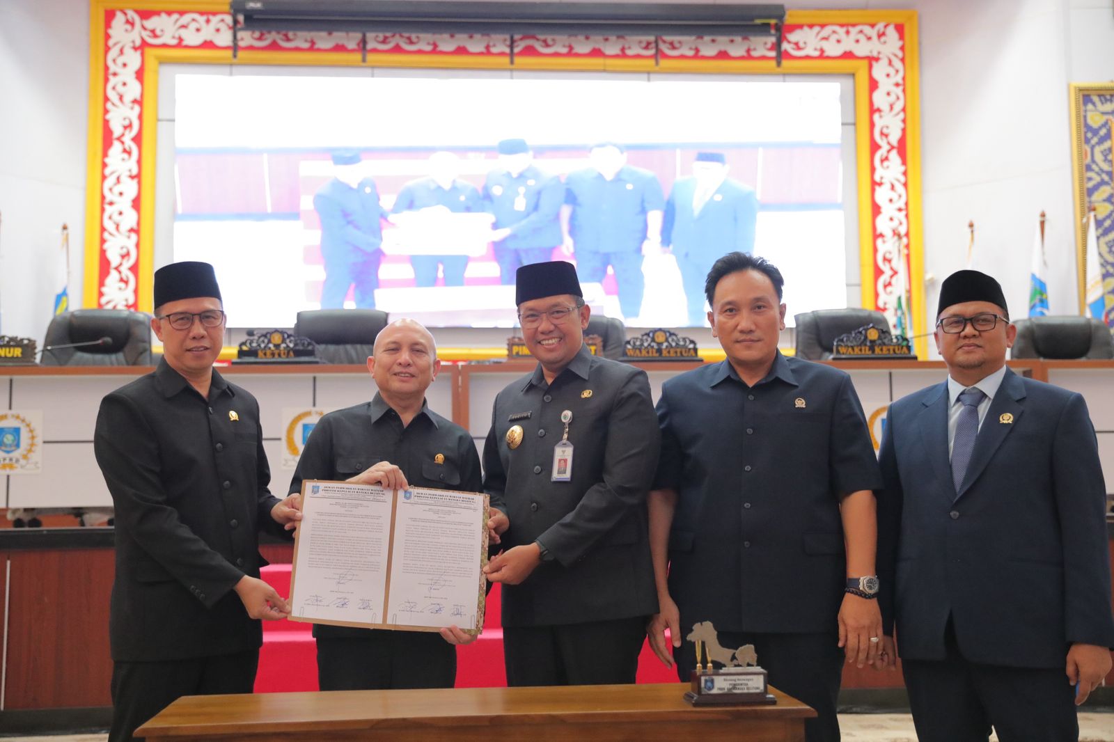 Pj Gubernur Sugito Hadiri Paripurna Penetapan Gubernur dan Wakil Gubernur Babel - AdeBerita.com